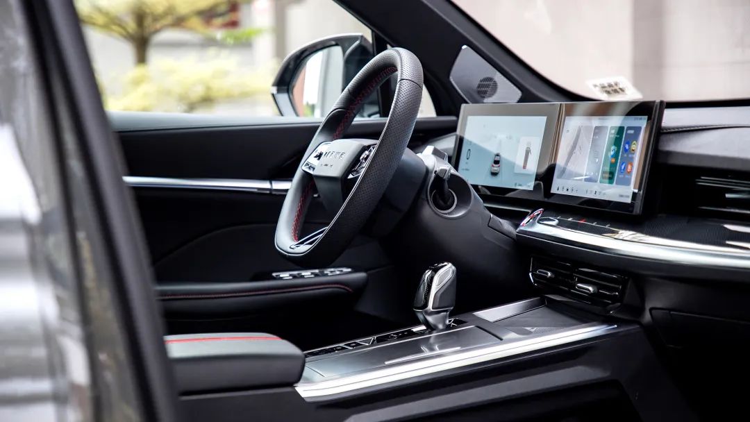 内外焕新，2.0T+爱信8AT，试驾全新荣威RX5 MAX- 买车网