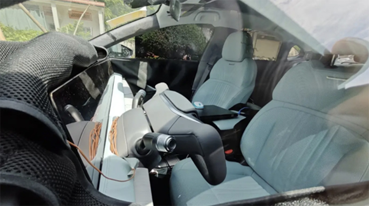 吉利银河E8内饰曝光，配高通8295芯片+45寸大连屏！- 买车网