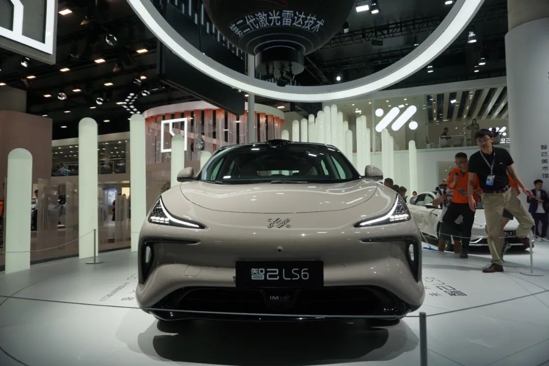2023成都车展：上汽智己LS6- 买车网