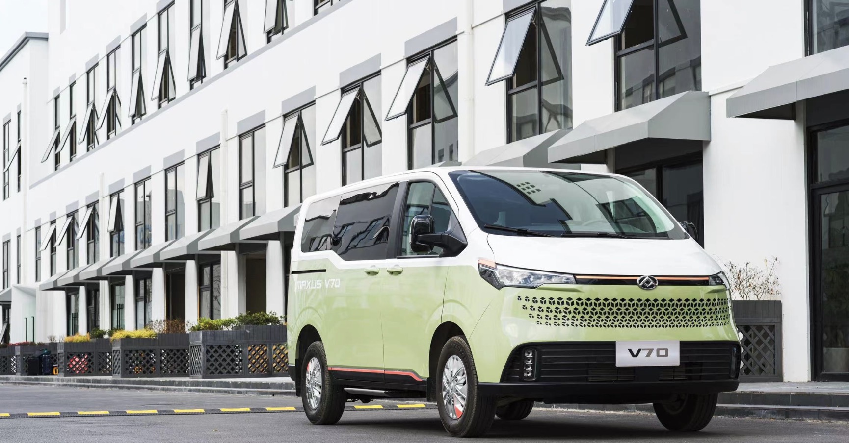 大九座、续航500+，上汽大通2025款新途EV70真香！- 买车网